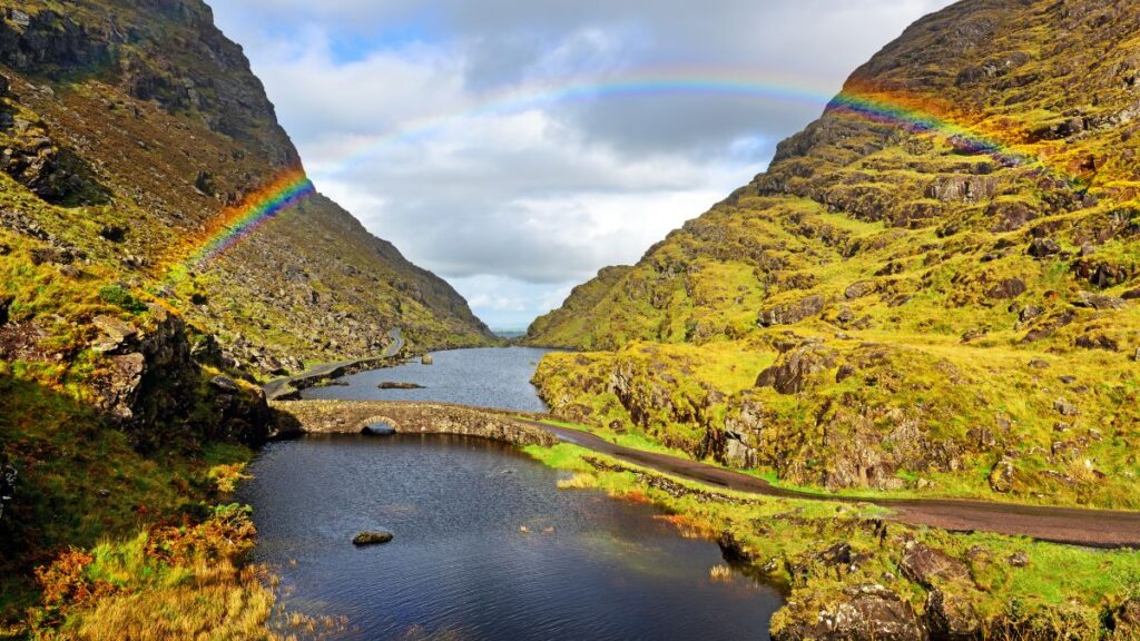 The Norman Conquest of Ireland: Lords, Castles, and the Changing ...
